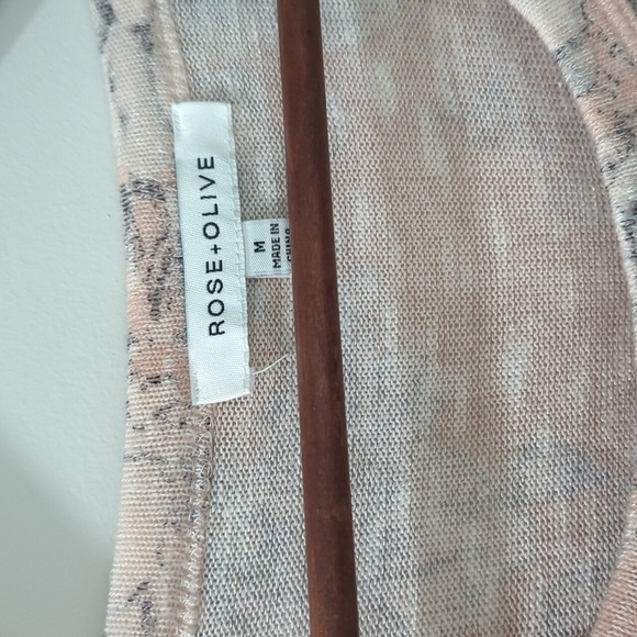 Rose & Olive | Tops | Rose Olive Knit Top Floral | Poshmark